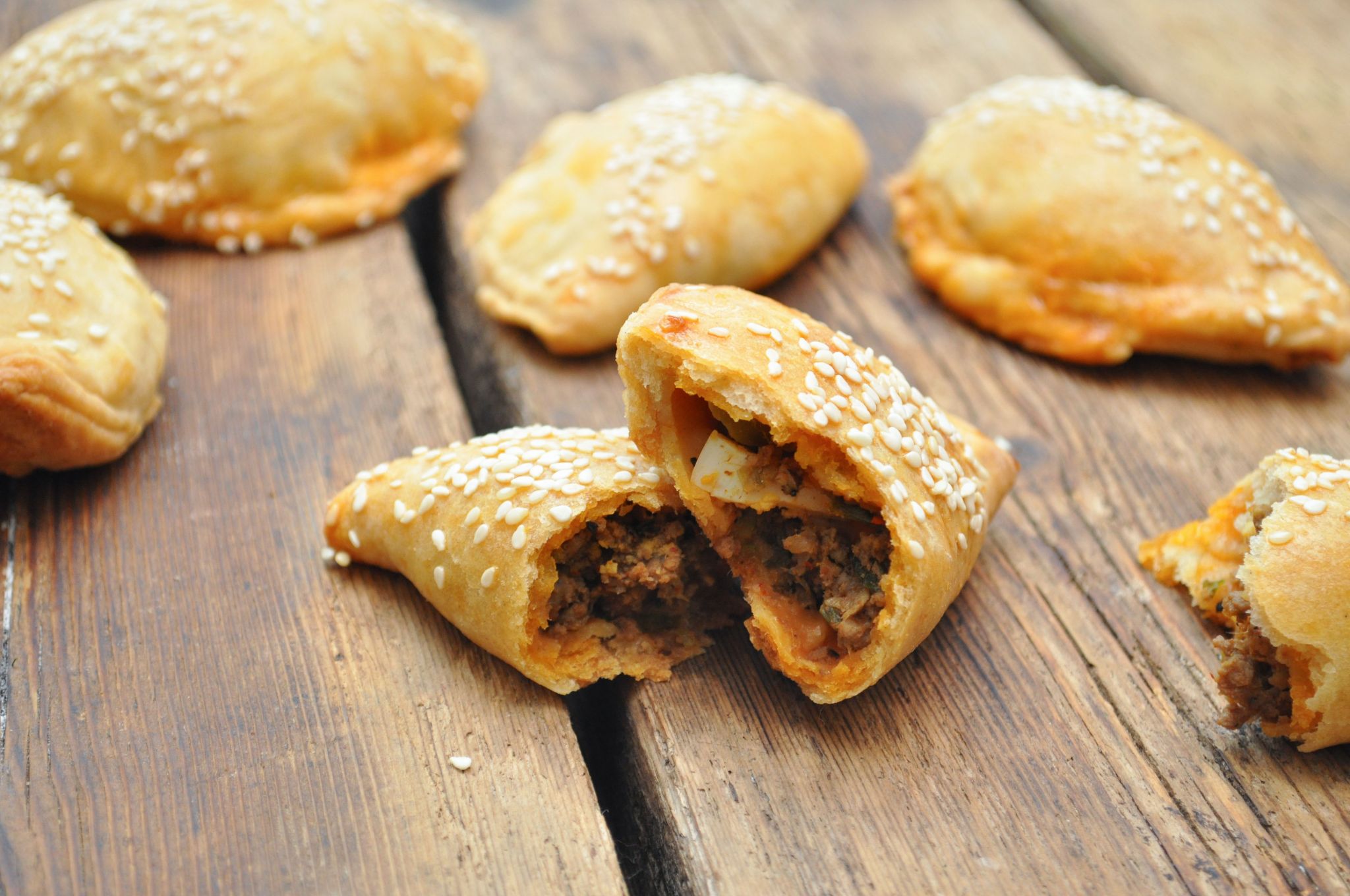 אמפנדס במילוי בשר של נאווה רוזנברג בערוץ האוכל | החיים הטובים