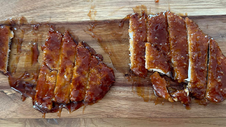 מתכון לשניצל קריספי בגלייז מתקתק של אליטה אופק בערוץ האוכל - החיים הטובים